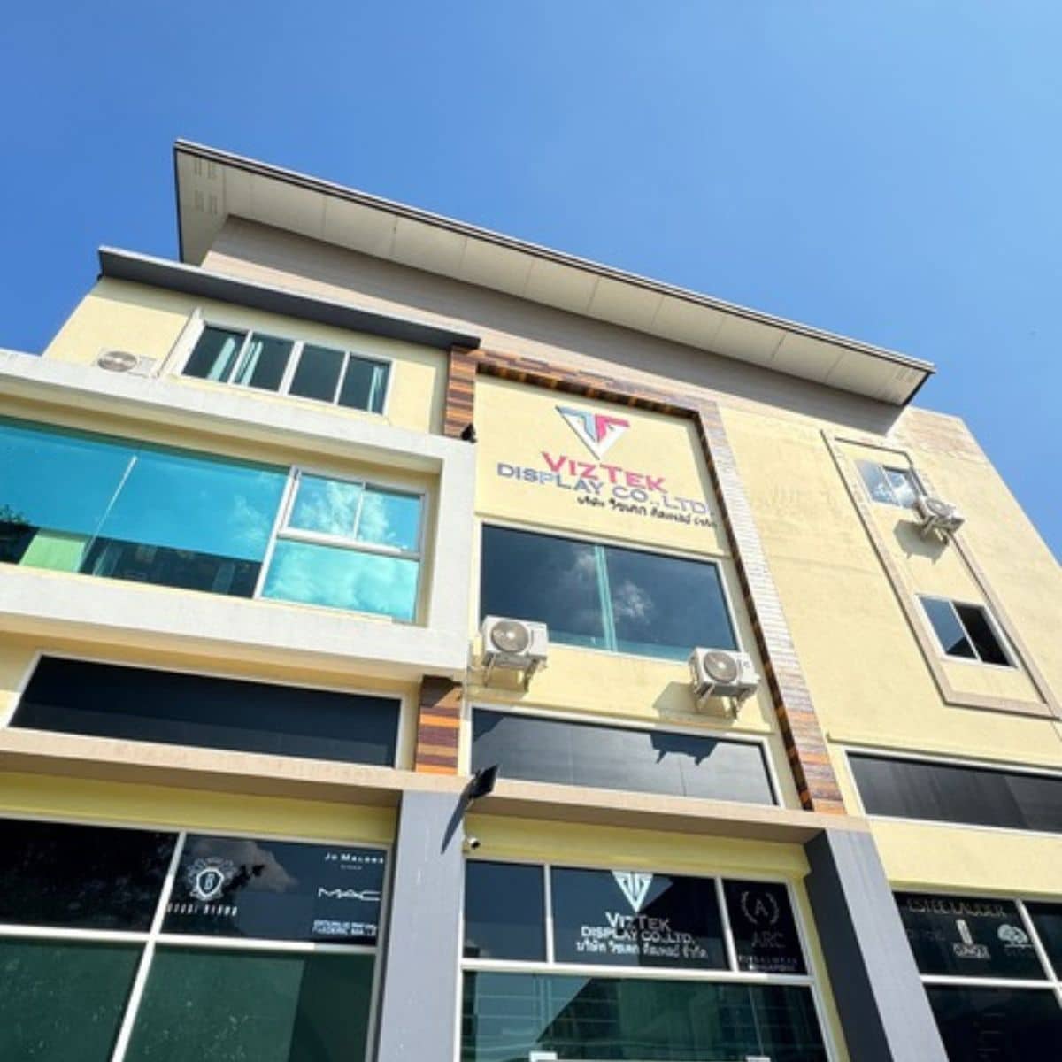 About us - Viztek Display