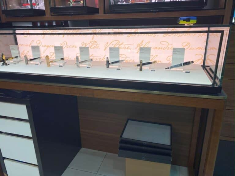 Acrylic Displays - Chiang Mai | VIZTEK DISPLAY CO., LTD.